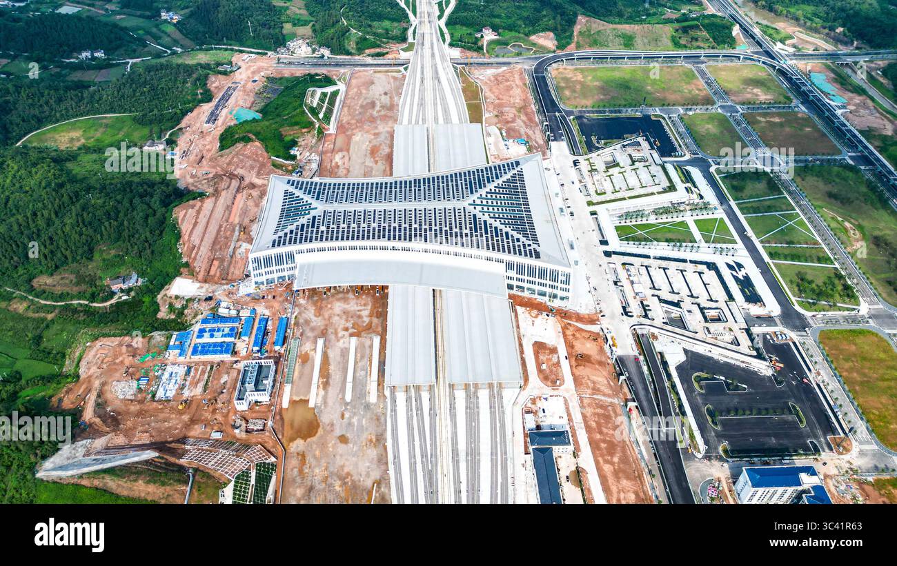 The Yichangbei Railway Station is under construction in Yichang City, central China's Hubei ...