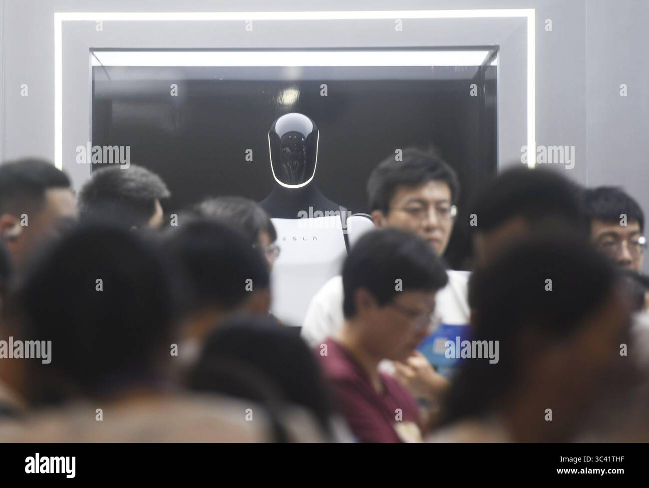 Audience watched Tesla's humanoid robot "Optimus Prime" at the 2025 ...