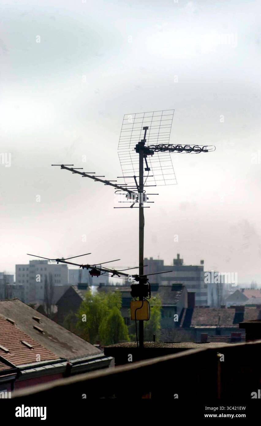 RECORD DATE NOT STATED a directional or beam antenna for receiving ...
