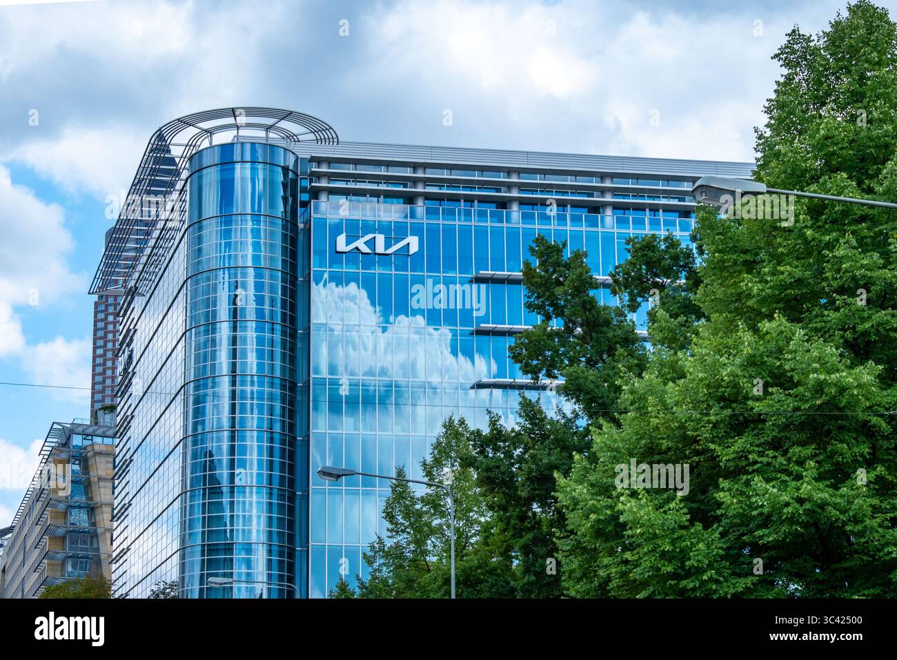 Kia modern urban tower downtown hi-res stock photography and images - Alamy