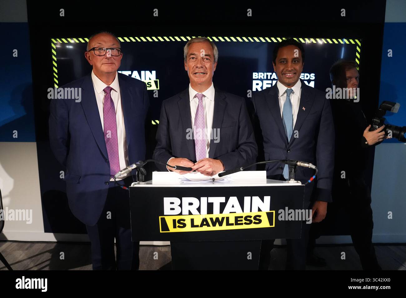 (left to right) Former detective Colin Sutton, Reform UK party leader ...