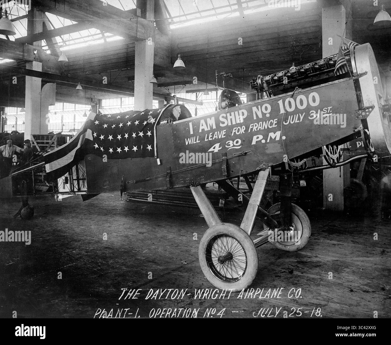 Manufacturing airplanes Black and White Stock Photos & Images - Alamy