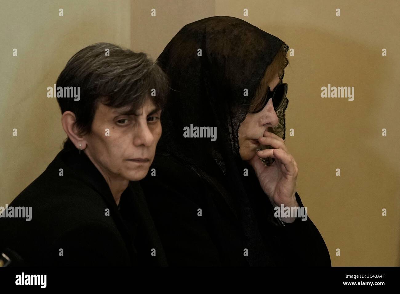 Lebanon's diva Fairuz, right, one of the Arab world's most popular ...