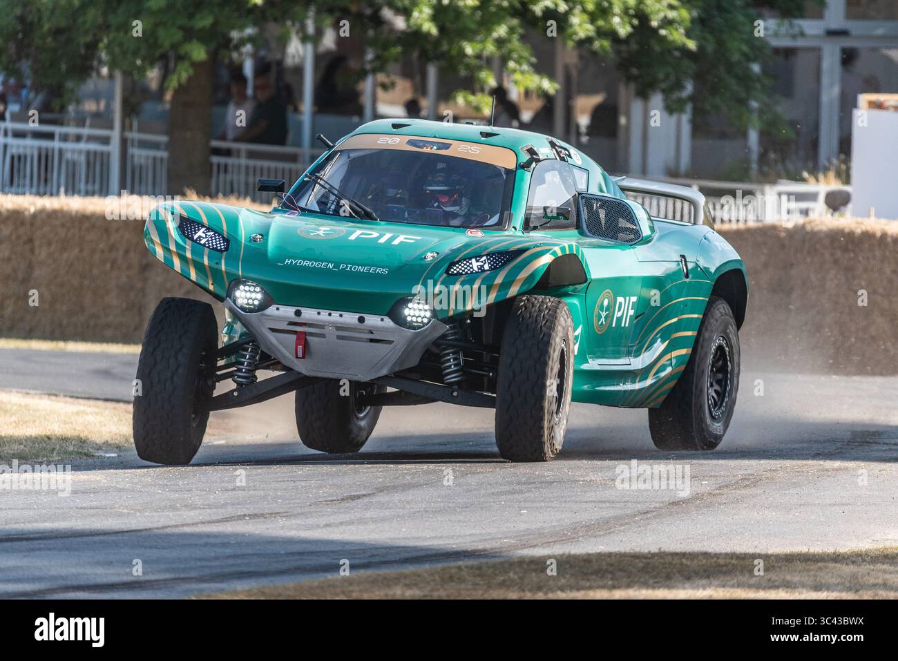 SPARK Pioneer 25 Extreme H hydrogen racing car driving up the hillclimb ...