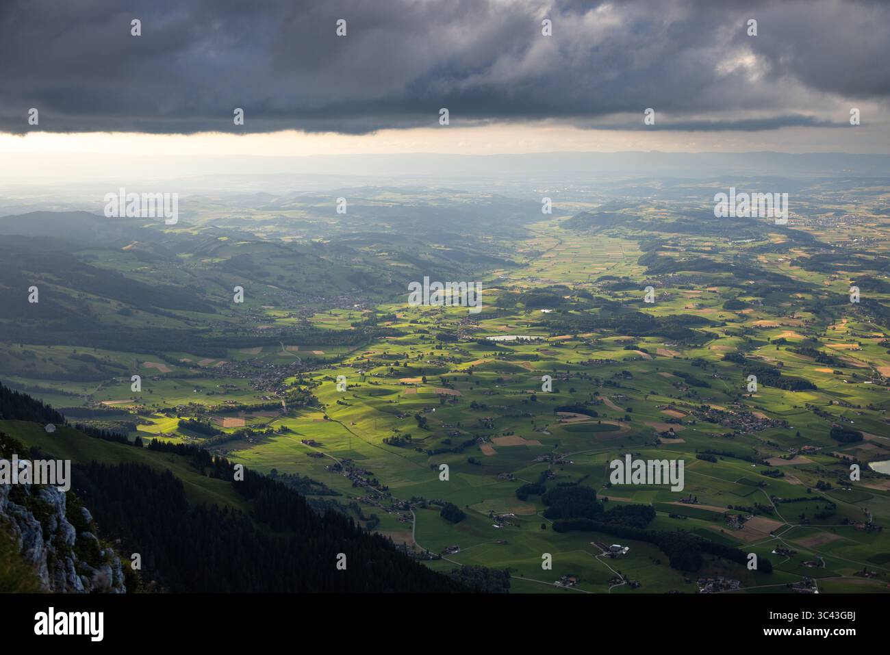 Villages and farmhouses hi-res stock photography and images - Alamy