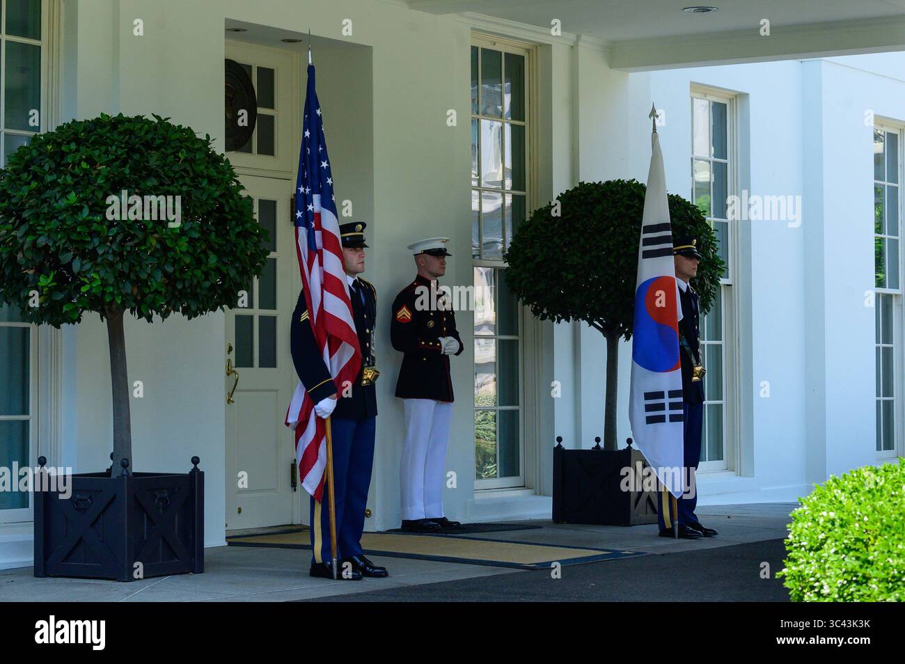 Members of the south korean military honor guard hi-res stock ...