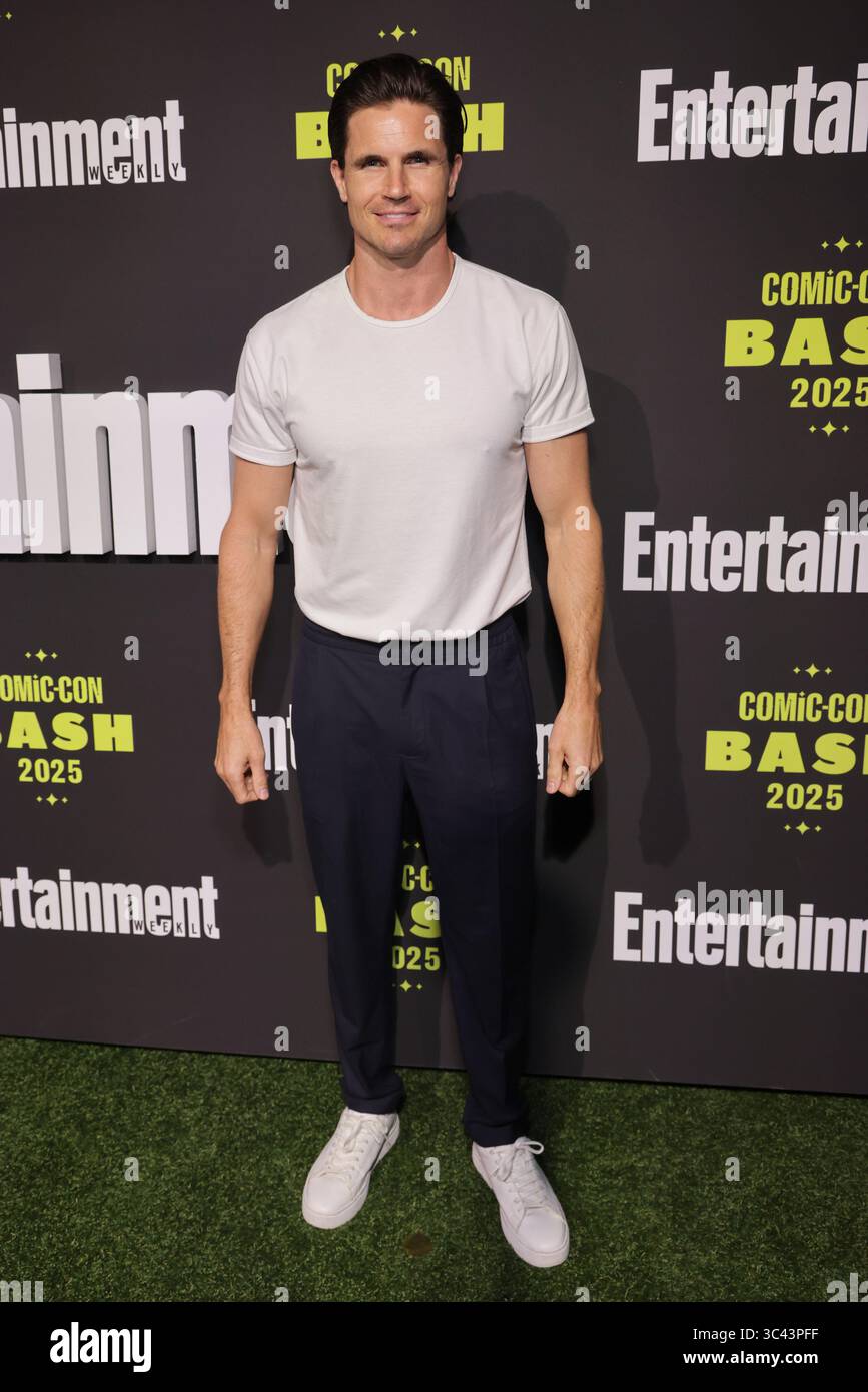 Robbie Amell attends Entertainment Weekly's Comic-Con Bash at FLOAT at ...