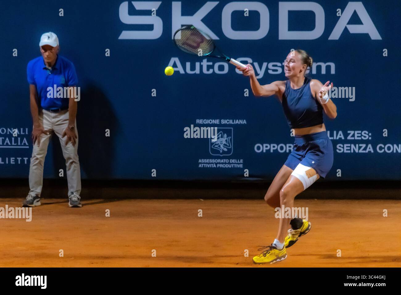 7/27/2025 Palermo Ladies Open: Francesca Jones vs Anouk Koevermans ...