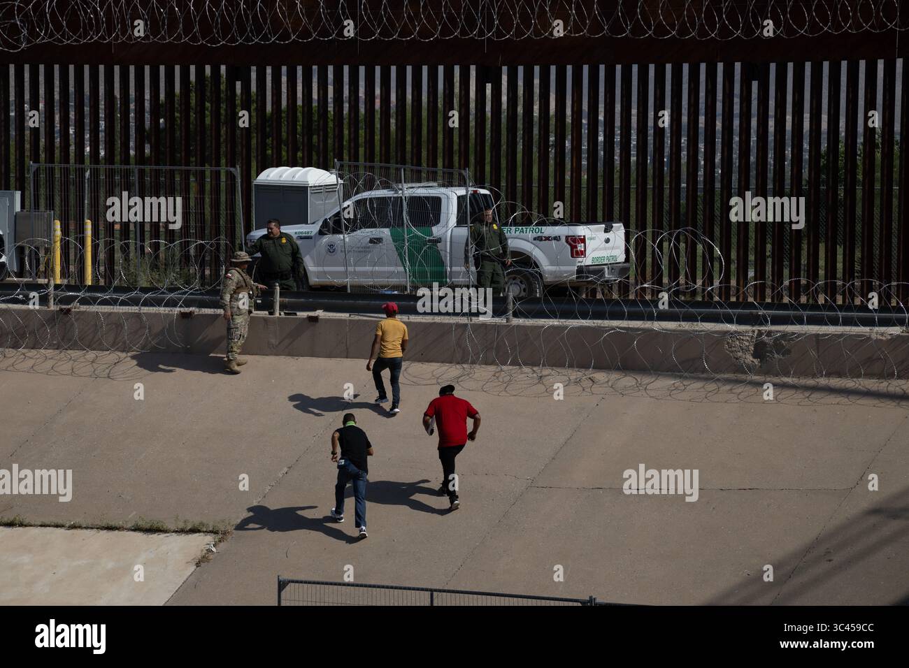 Central american border guards hi-res stock photography and images - Alamy