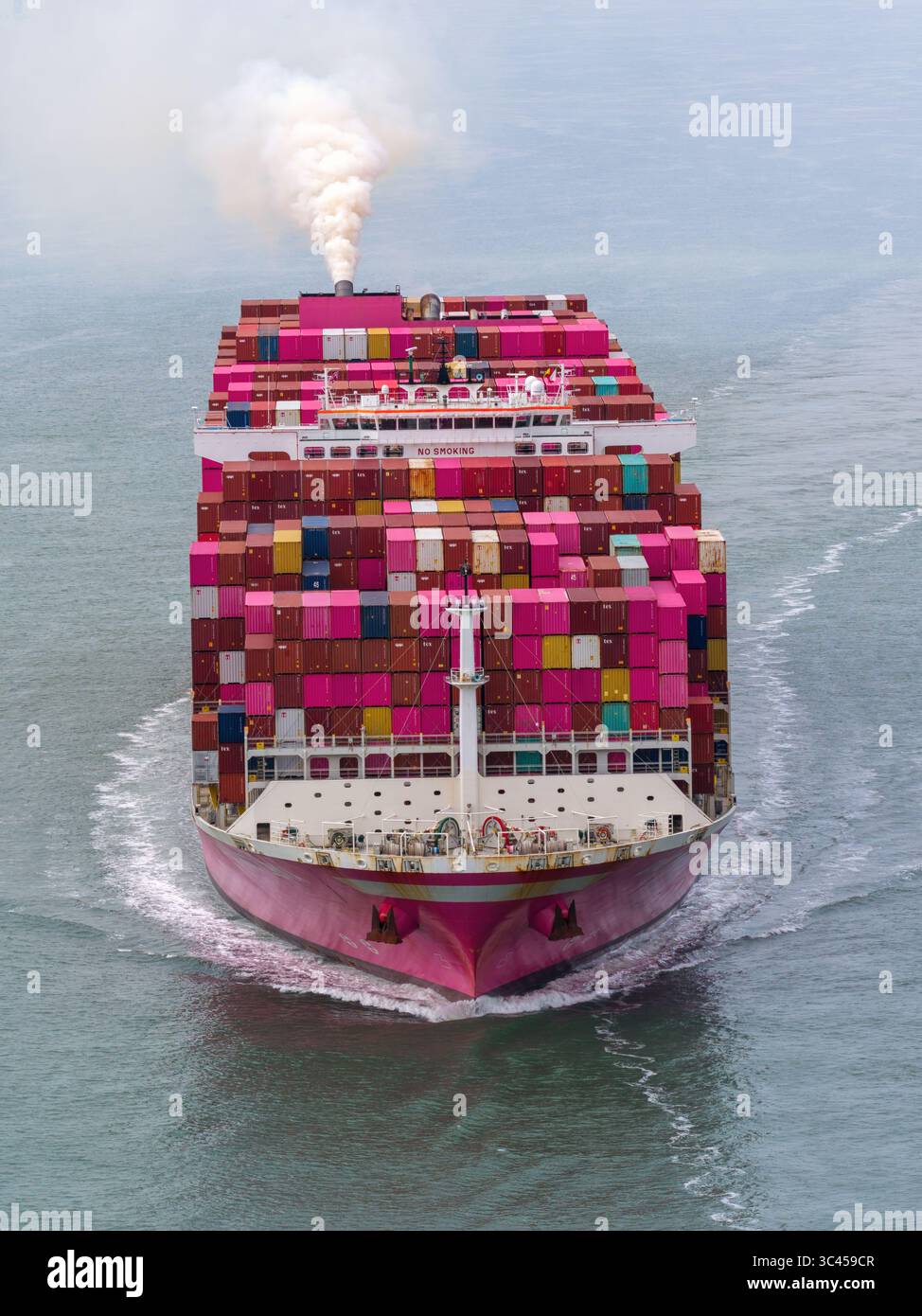 One Magdelana, a container ship operated by Ocean Network Express Stock ...