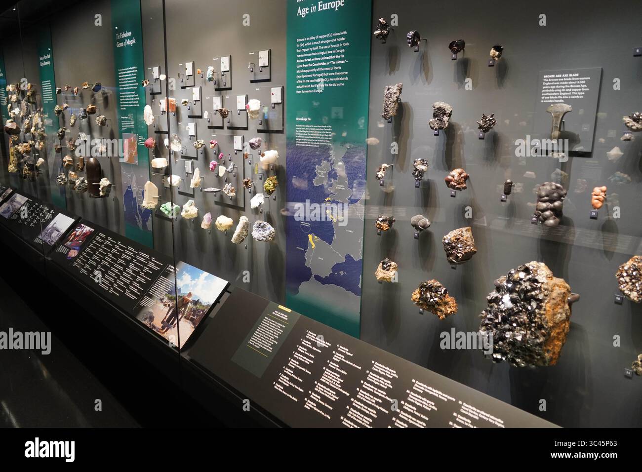 Allison and roberto mignone halls of gems and minerals hi-res stock ...