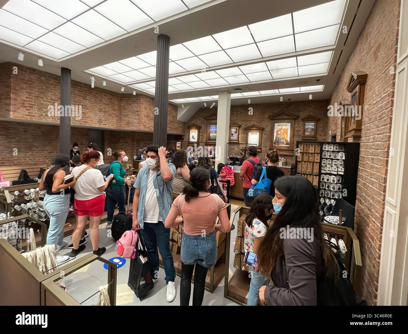 Harry potter fans nyc hi-res stock photography and images - Alamy