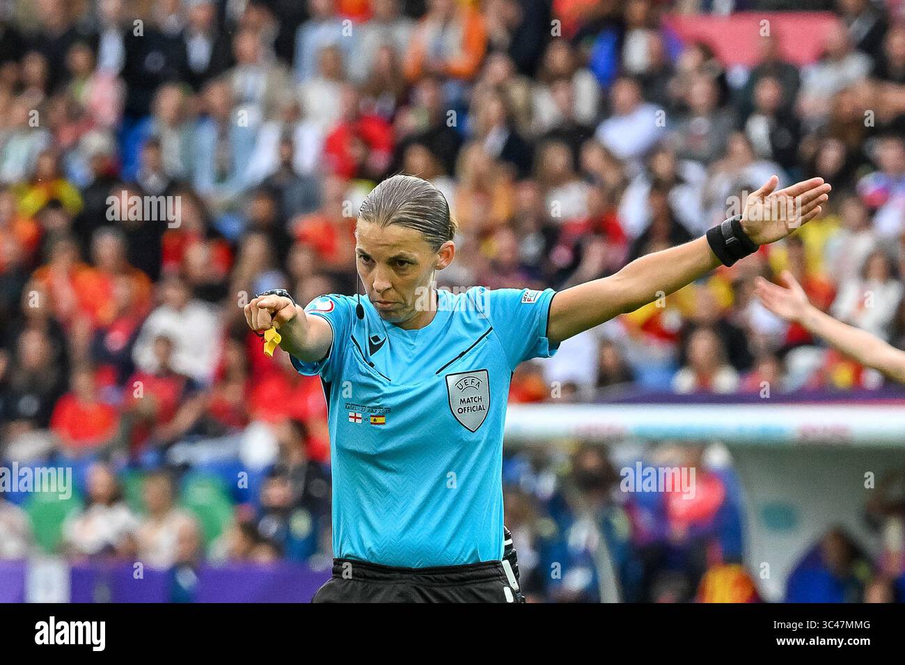 Stephanie Frappart (Schiedsrichterin) SUI, England - Spanien, Frauen-Fussball, Uefa Womens Euro ...