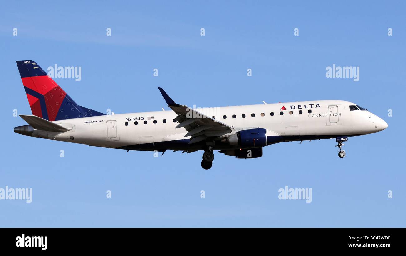 Delta Airlines Logan International Airport Boston Stock Photo - Alamy