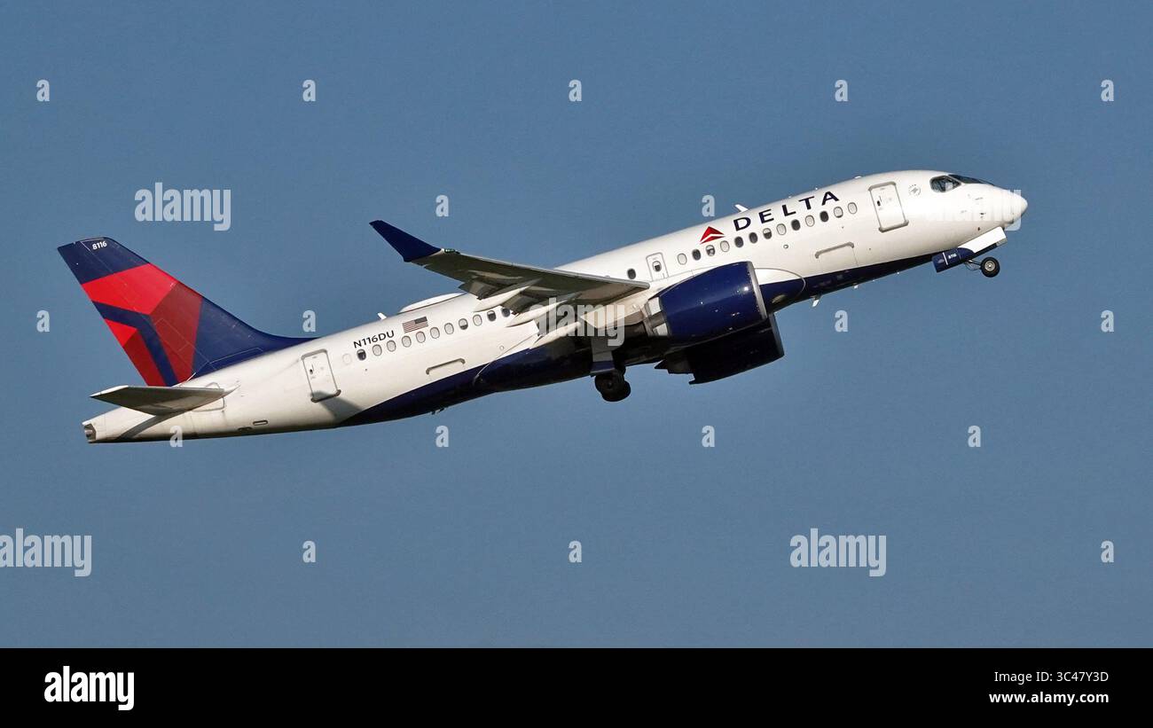 Delta Airlines Logan International Airport Boston Stock Photo - Alamy