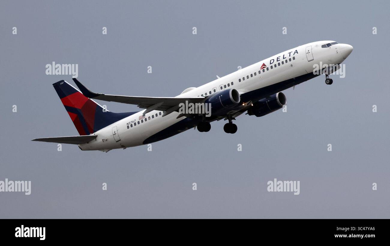 Delta Airlines Logan International Airport Boston Stock Photo - Alamy