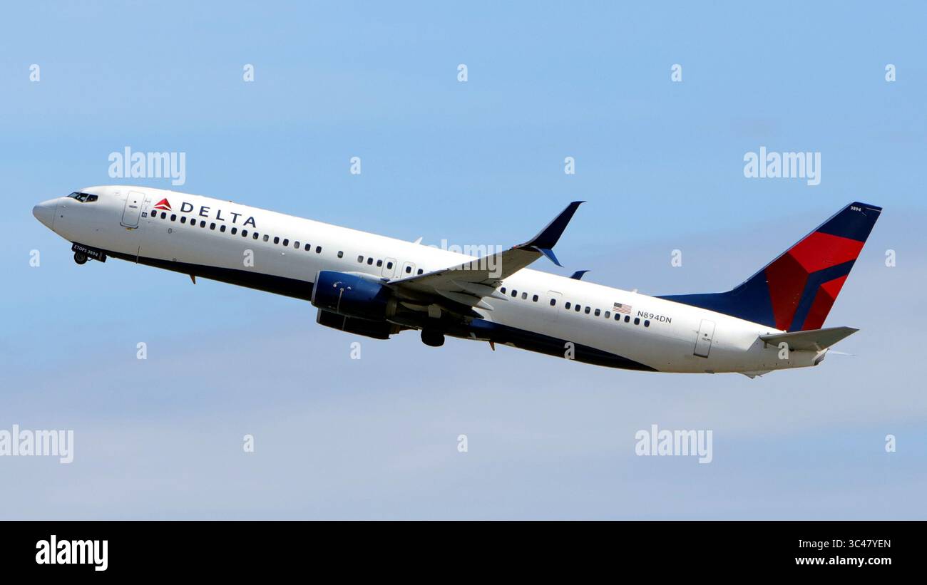 Delta Airlines Logan International Airport Boston Stock Photo - Alamy