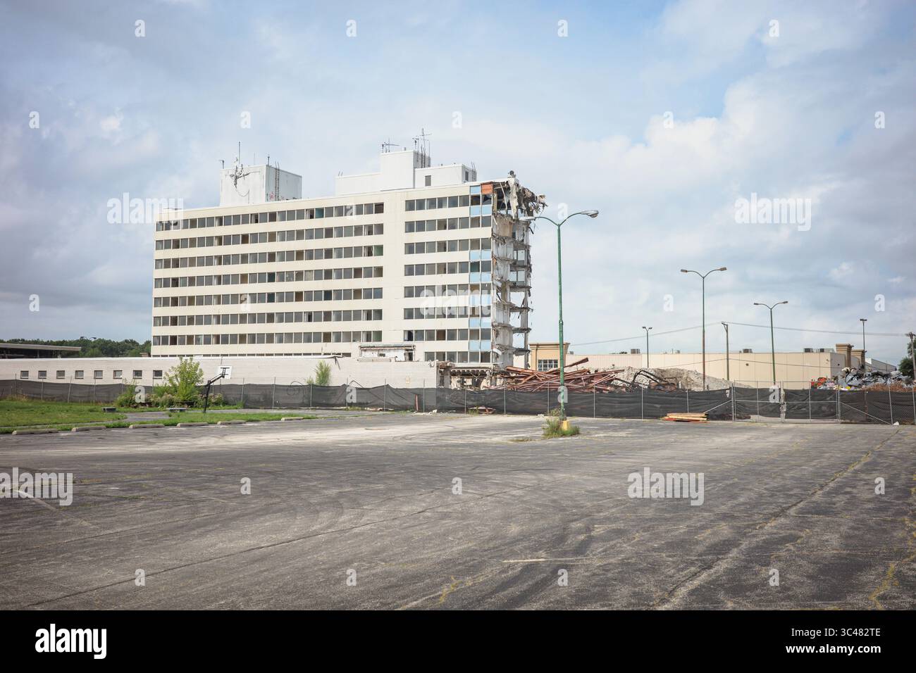 Half demolished building hi-res stock photography and images - Alamy