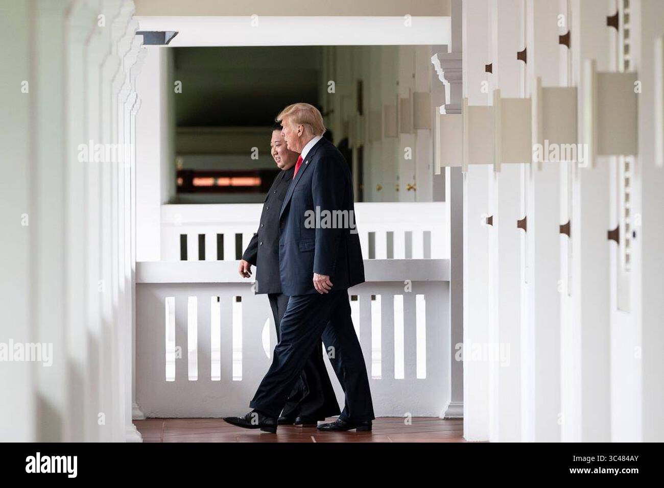 Donald trump side profile hi-res stock photography and images - Alamy