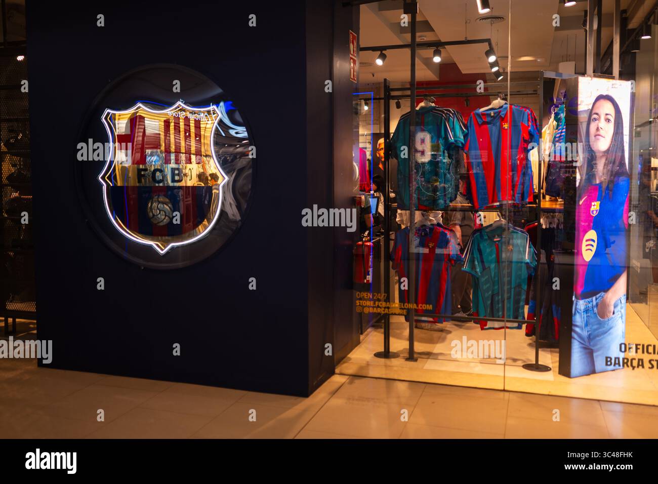 Barcelona fans in stadium hi-res stock photography and images - Alamy