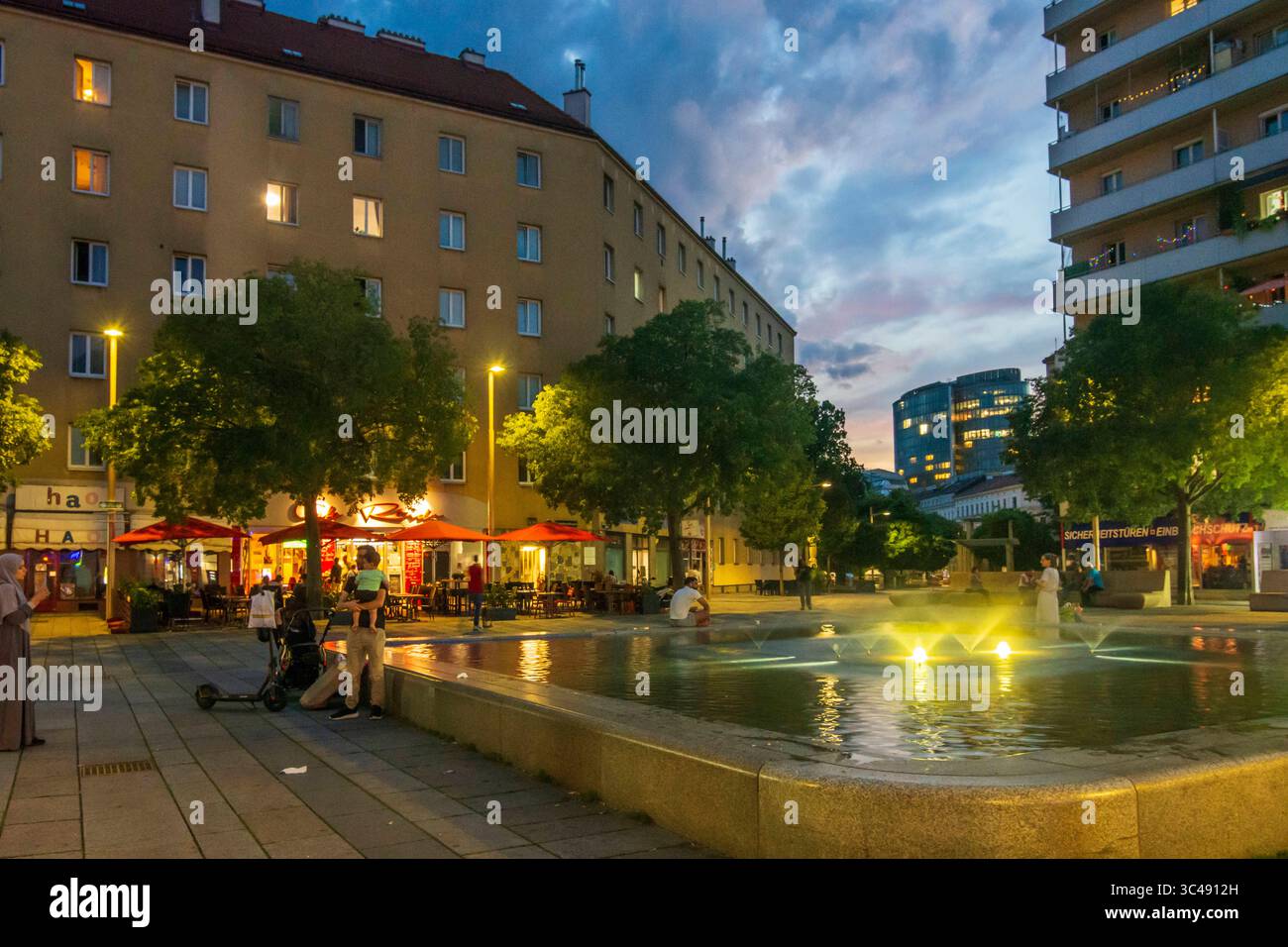 square Meidlinger Platzl, pedestrian zone Meidlinger Hauptstraße, open ...
