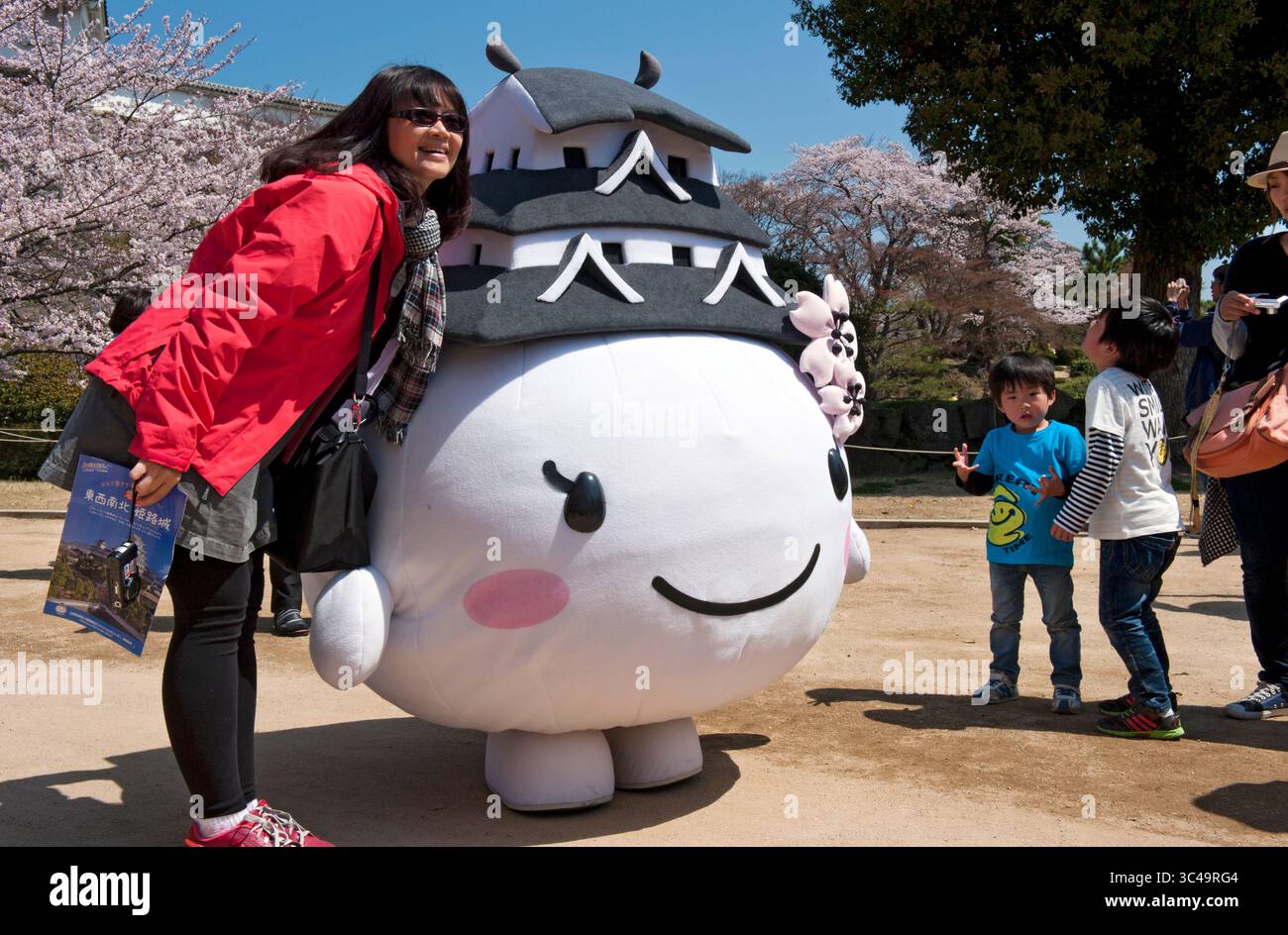 Japanese kawaii culture yurukyara (mascot character) Shiromaruhime is ...