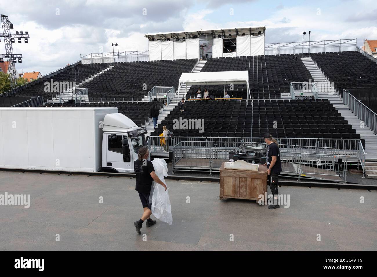 Domstufen Festspiele Erfurt 2025 28072025 - Aufbau mit Blick auf die ...