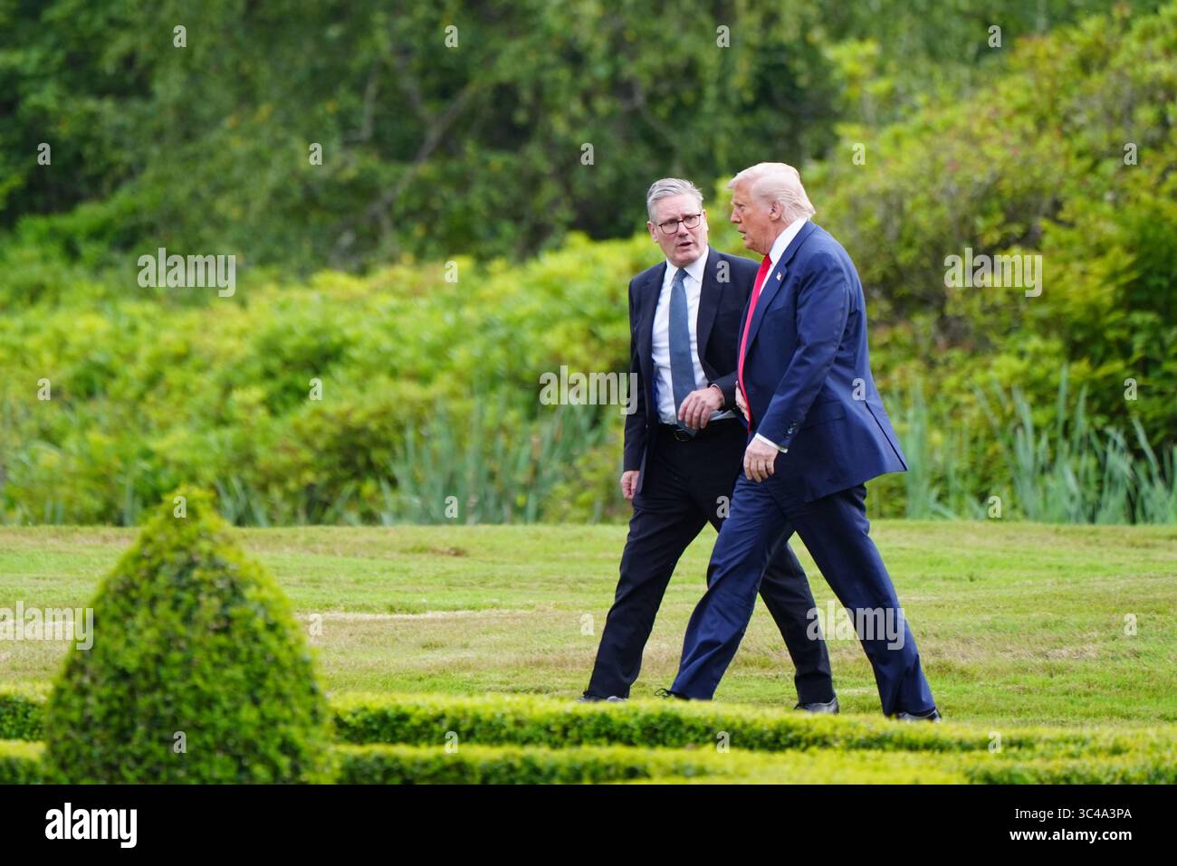 US President Donald Trump and Prime Minister Sir Keir Starmer at Trump ...