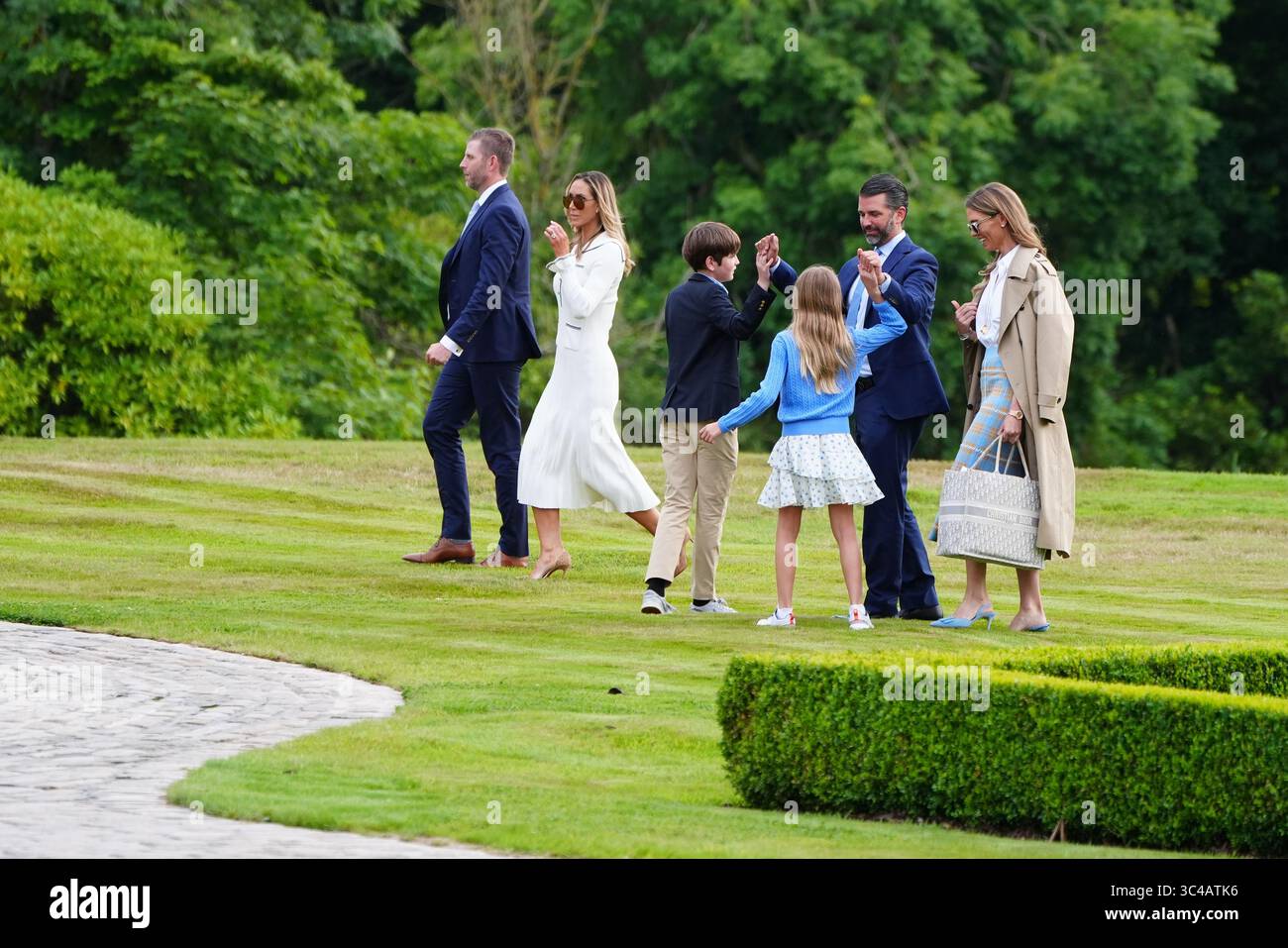 From left: Eric Trump, Lara Trump, the president's grandchildren ...