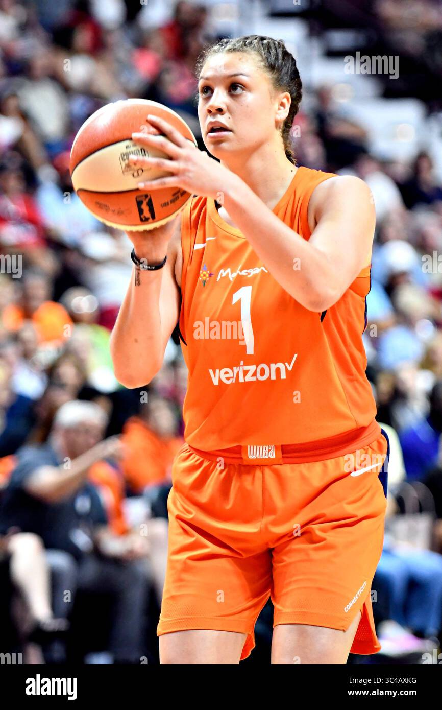 July 17, 2018: , Connecticut Guard, Rachel Banham, prepares to shoot a ...