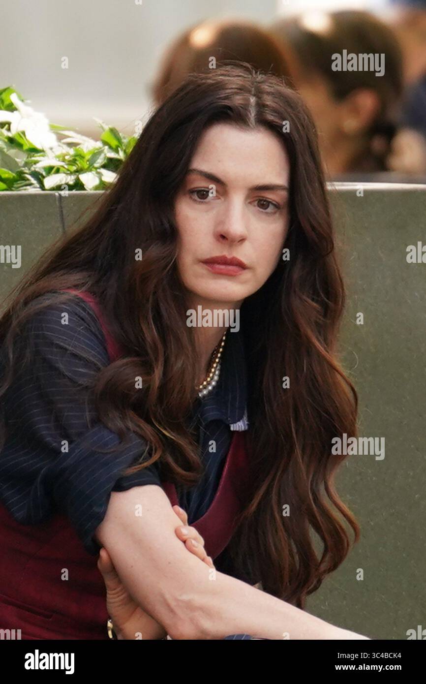 Anne Hathaway on location for THE DEVIL WEARS PRADA 2 Film Shoot in NYC ...