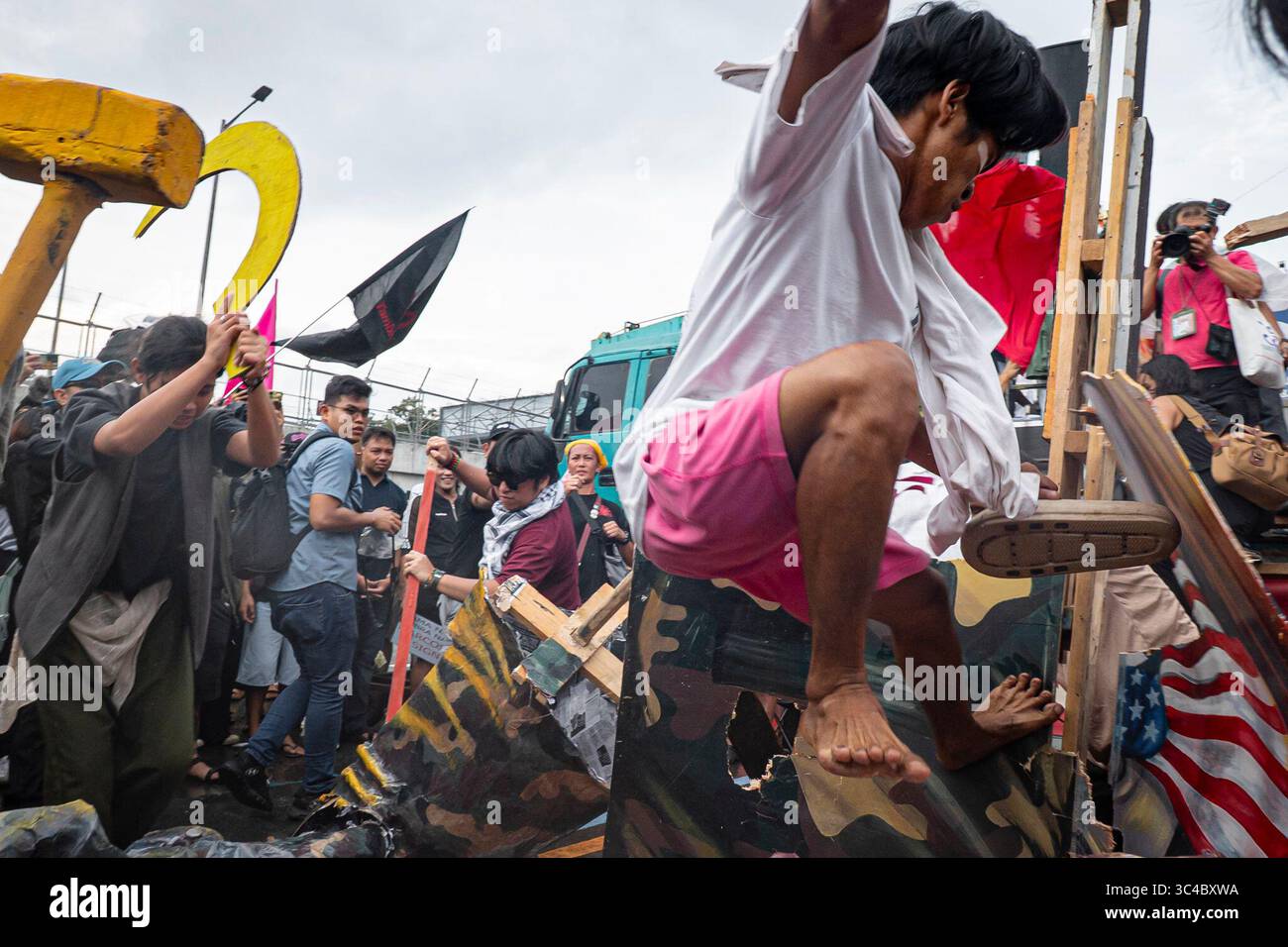 Manila, Manila, Philippines. 28th July, 2025. Protesters destroyed an ...