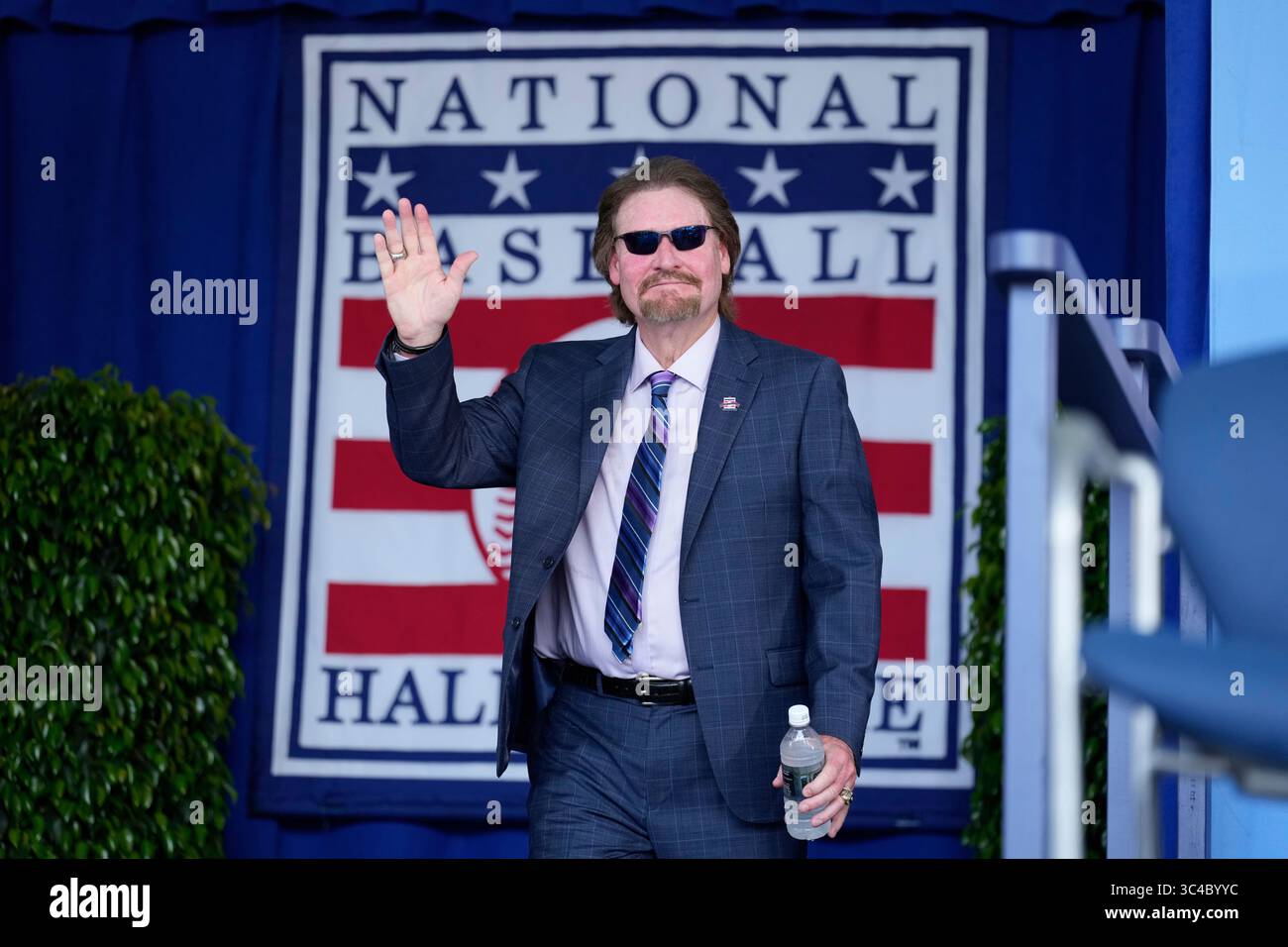 Hall of Famer Wade Boggs arrives on stage for the National Baseball ...