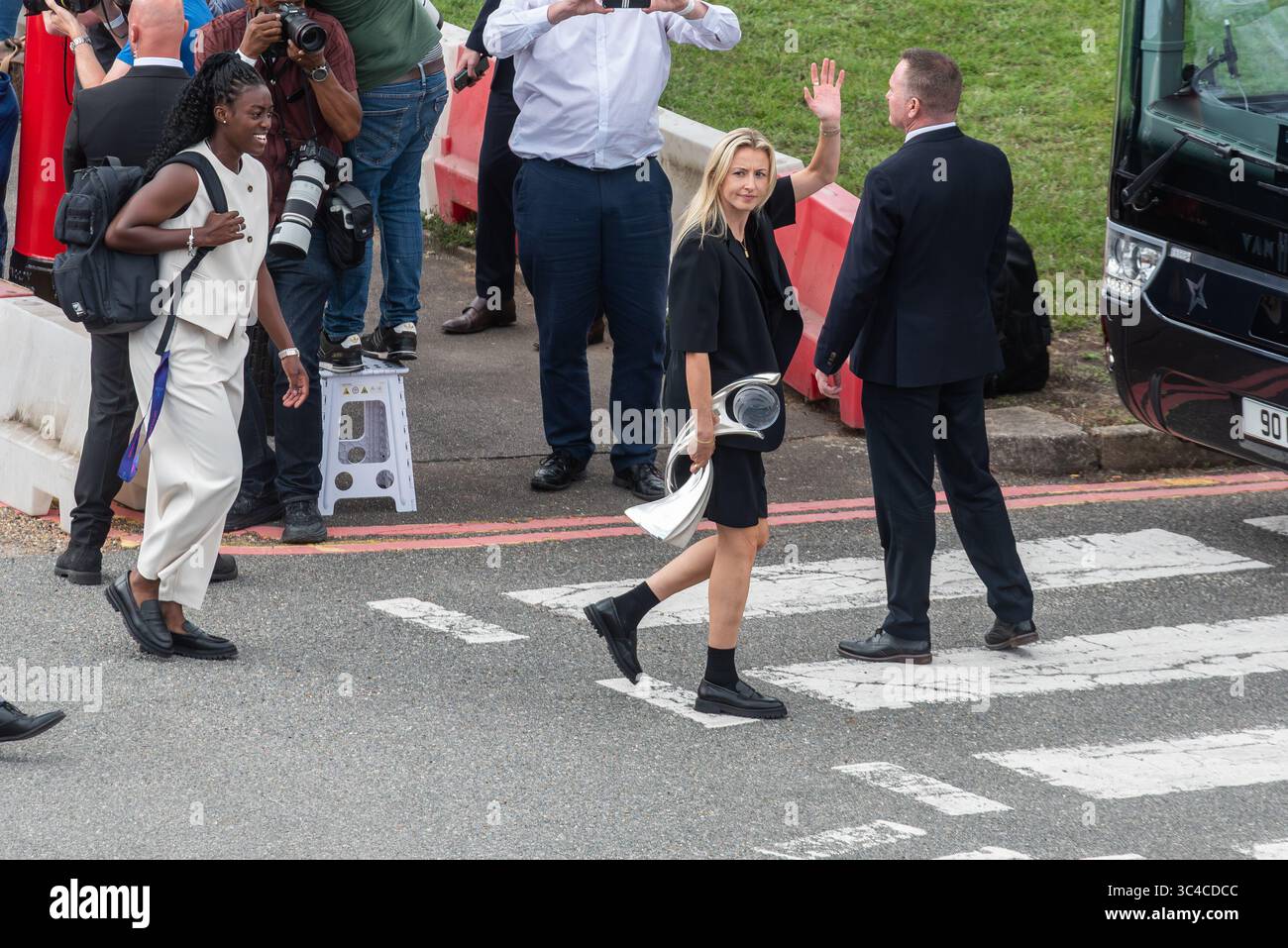 Lionesses england trophy hi-res stock photography and images - Alamy