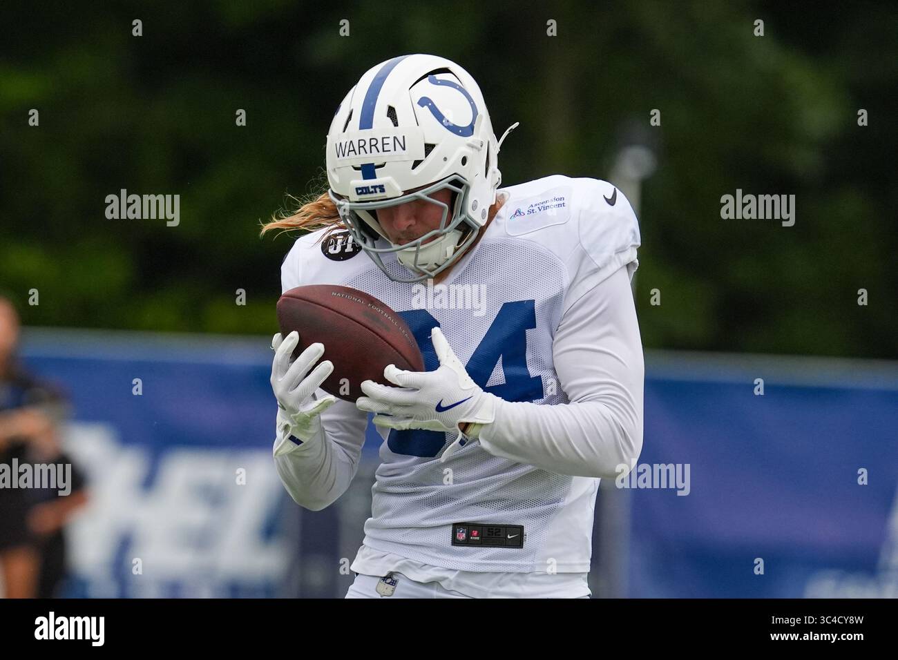 Indianapolis Colts tight end Tyler Warren (84) makes a catch during ...