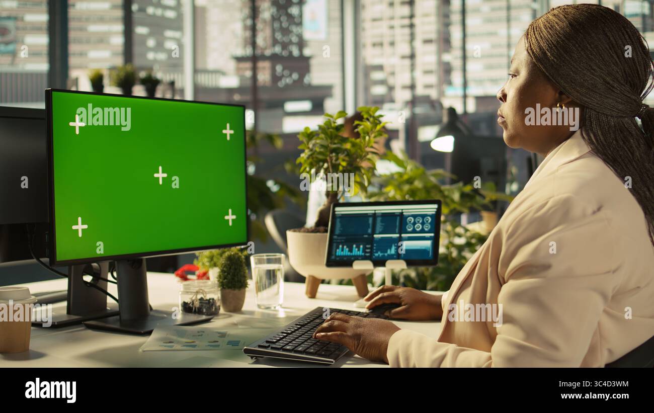 Green screen pc used employee hi-res stock photography and images - Alamy