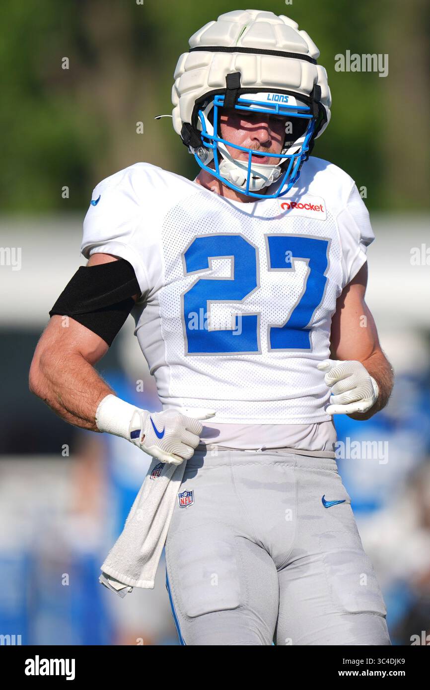 Detroit Lions safety Ian Kennelly warms up during an NFL football ...
