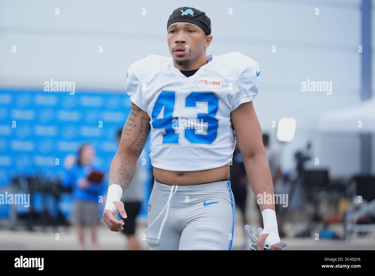 Detroit Lions linebacker DaRon Gilbert walks onto the field during Back ...