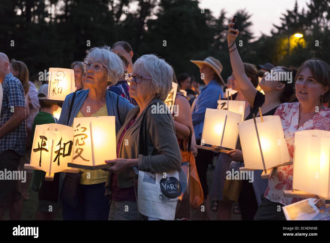 Green line japanese paper lantern hi-res stock photography and images ...