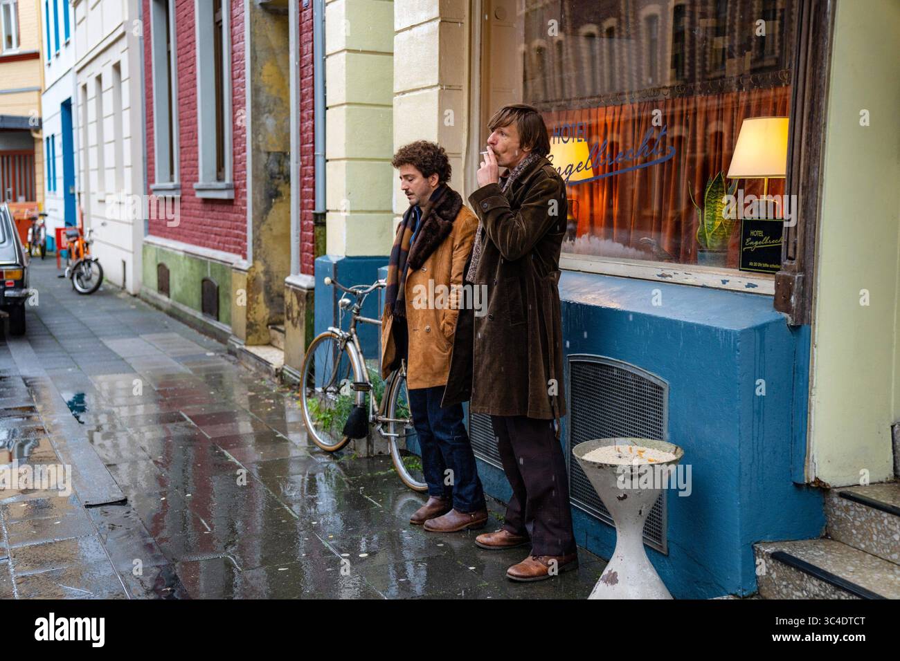 KOLN 75, from left: John Magaro as Keith Jarrett, Alexander Scheer as ...