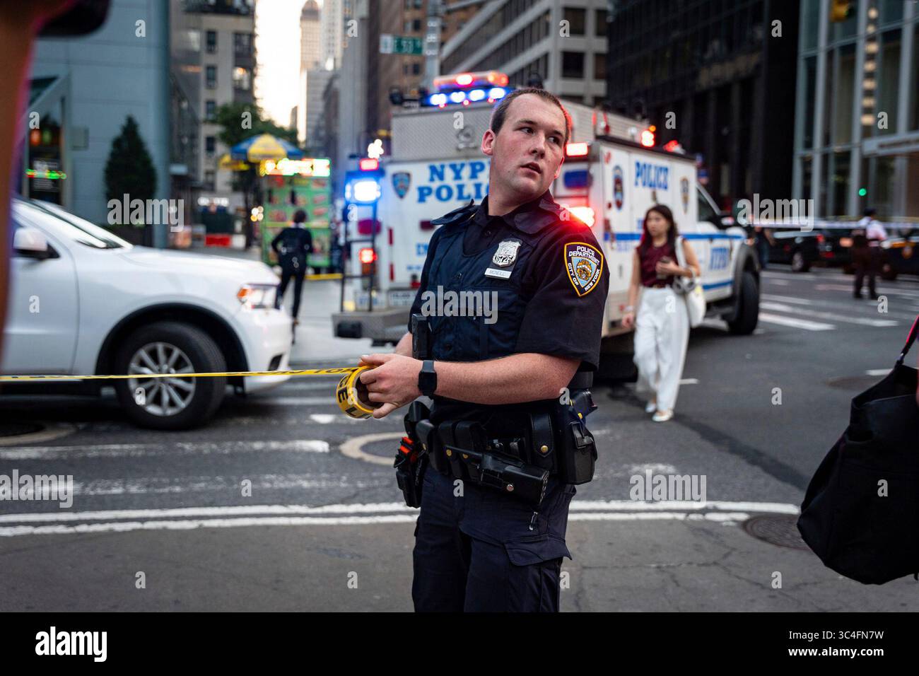 The scene on the corner of Lexington Avenue and 53rd Street, near 345 ...