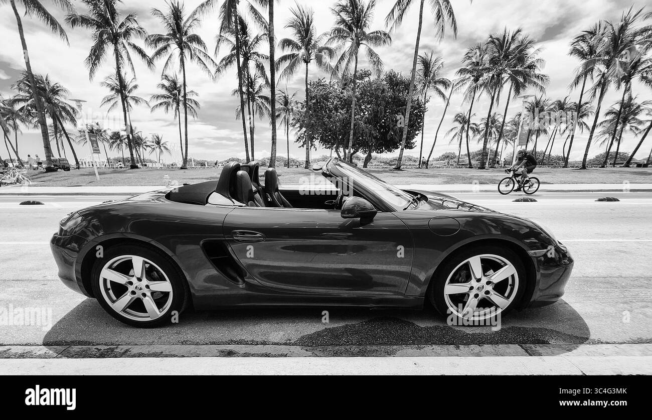 Miami Beach, Florida USA - June 8, 2024: 2018 Porsche 718 Boxter blue ...