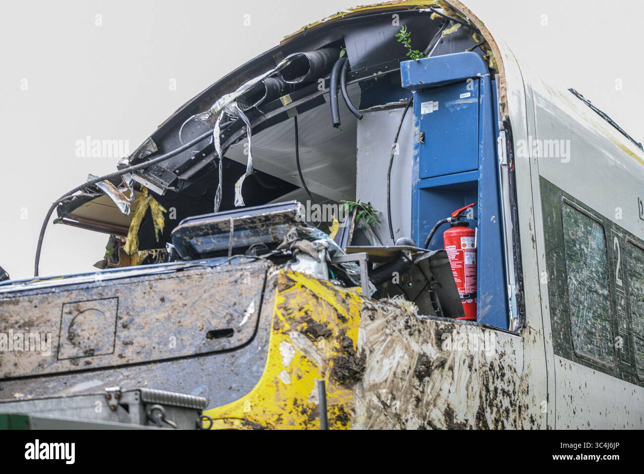 29 July 2025, Baden-Württemberg, Riedlingen: View of a loaded train ...