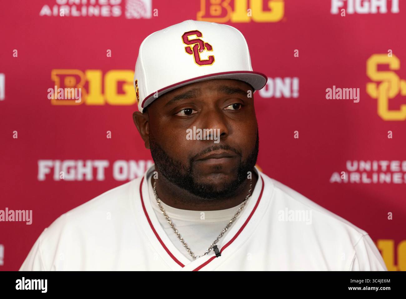 Defensive line coach eric henderson hi-res stock photography and images ...