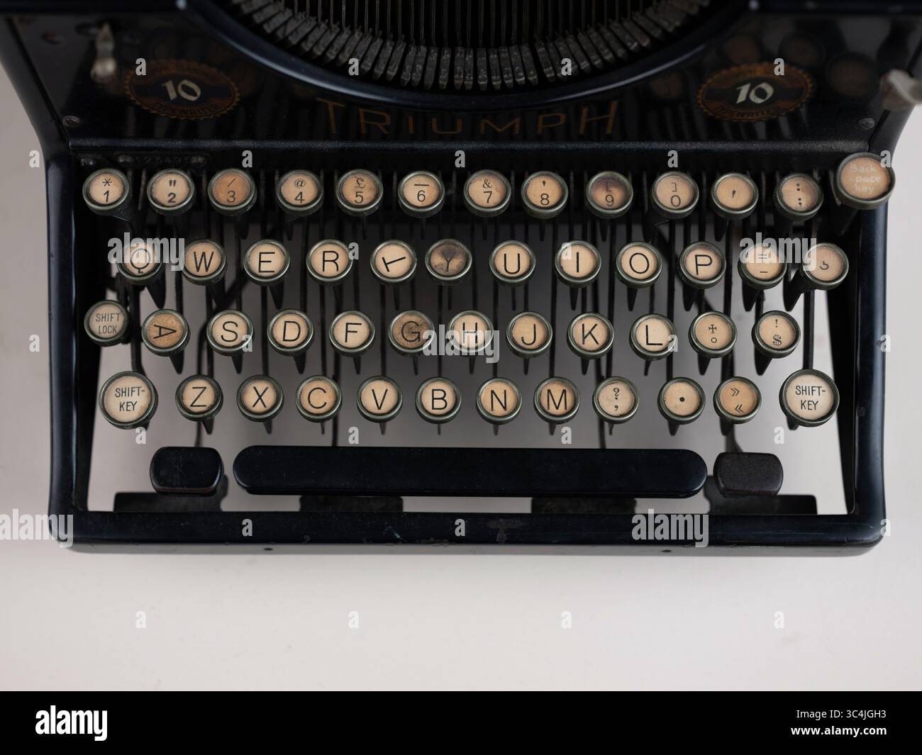 Writer typing on vintage hi-res stock photography and images - Alamy