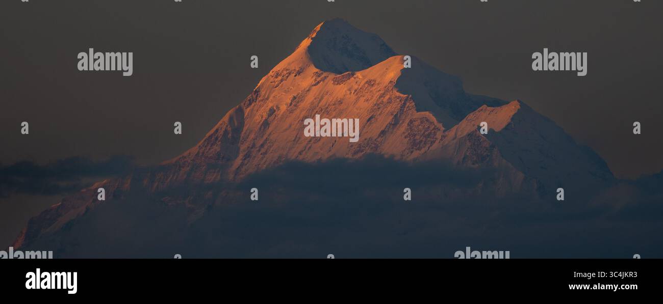 Himalayas in golden light hi-res stock photography and images - Alamy