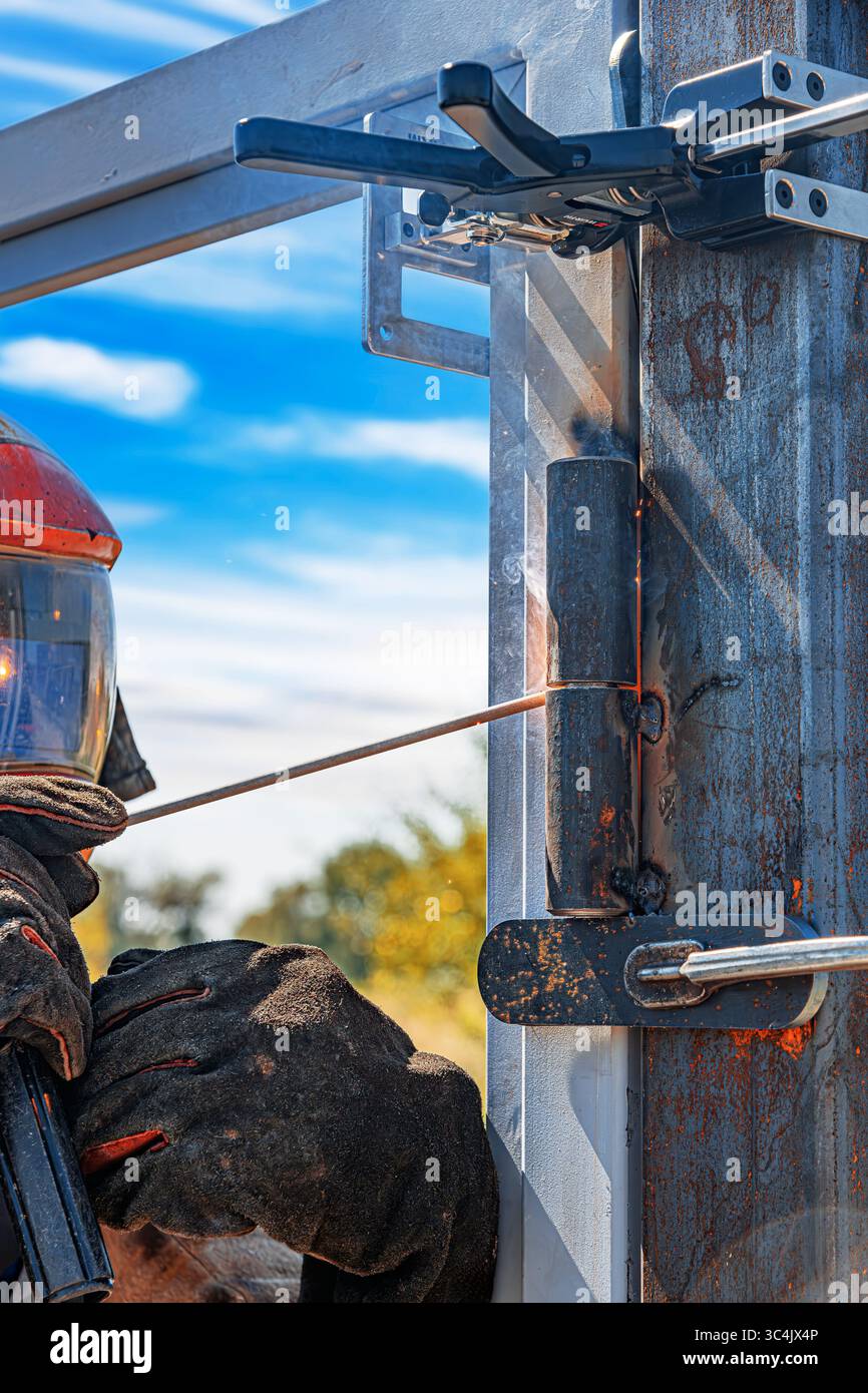 Welder using torch fuse hi-res stock photography and images - Alamy