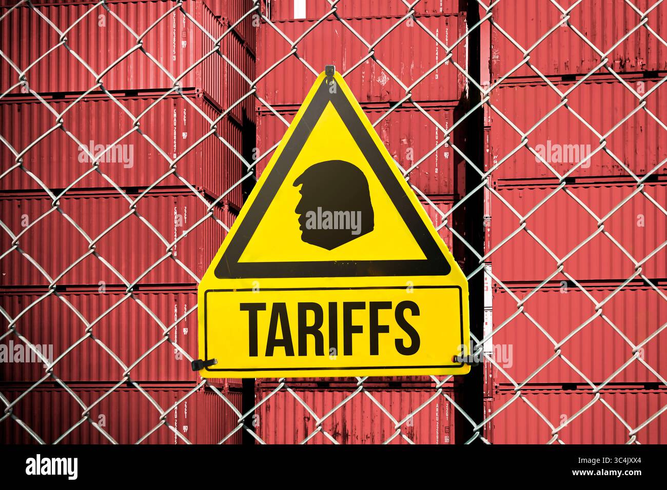 FOTOMONTAGE, Warnschild mit Trump-Profil und Aufschrift Tariffs vor Gitter und gestapelten ...