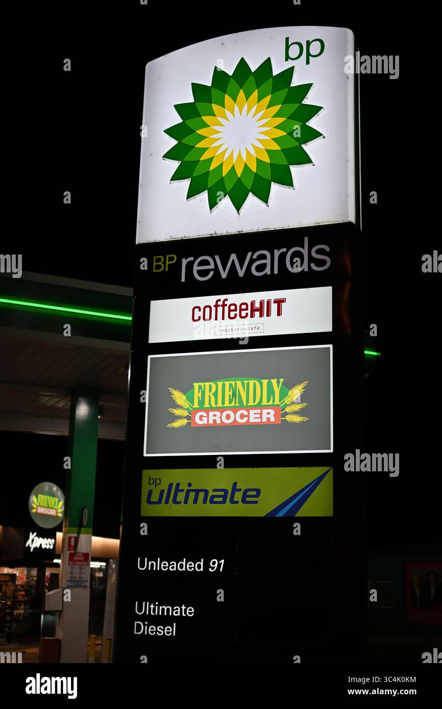 Bp red logo hi-res stock photography and images - Alamy