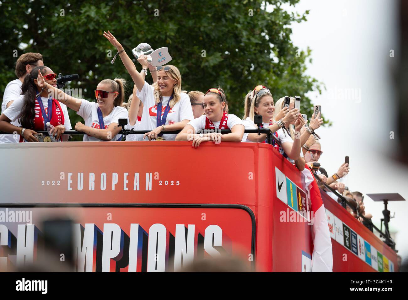 Fans support British womens football team Lionesses celebrating Euro ...